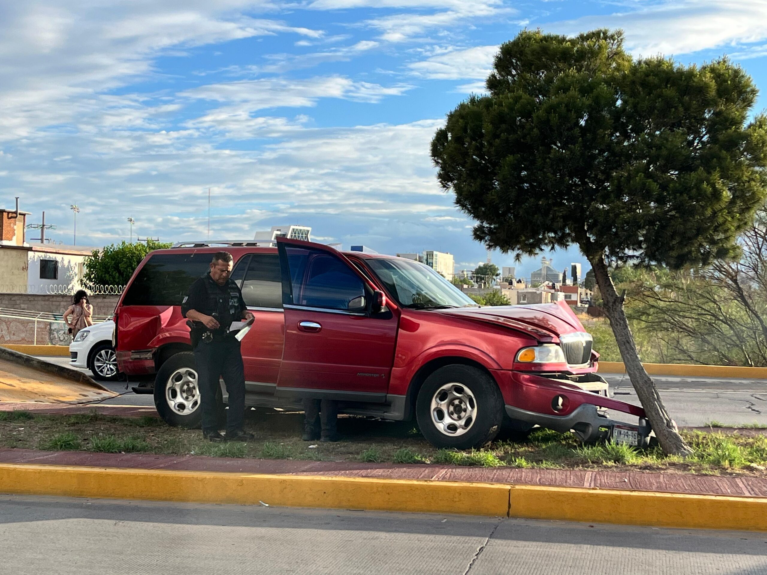 Carambola en la Sacramento por auto descompuesto - Es Noticia MX